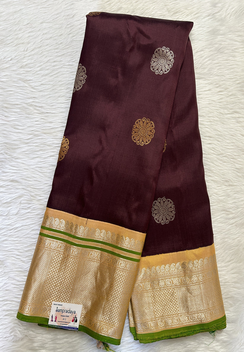 Gadwal Pattu Saree Brown Colored Complemented With a Pattu Pastel Oran ...